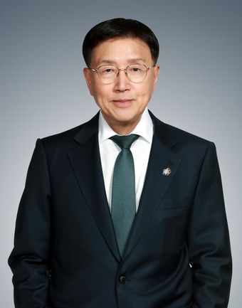 'SKT 1000명 소송' 중앙지검장 출신 조영곤 변호사가 맡는다 : ZUM 뉴스