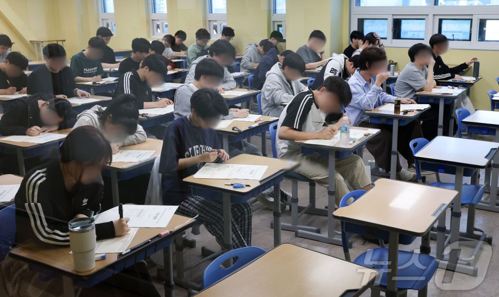 [속보] EBS "6월 모평 영어, 작년 수능보다 쉽게 출제" : zum 뉴스