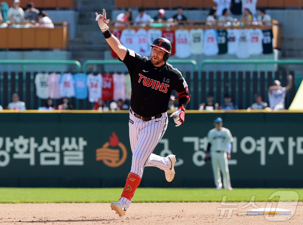 '오스틴 쐐기포' LG, SSG 잡고 선두 수성…2위 한화는 0.5G차 추격(종합) : ZUM 뉴스