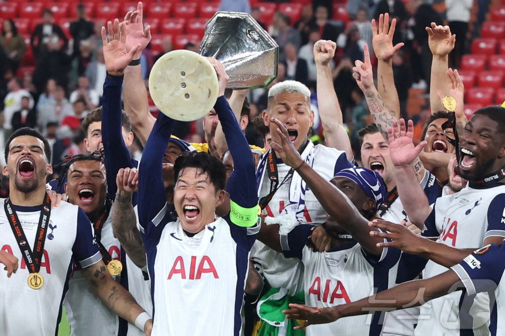 손흥민 '유로파 우승' 유니폼, 7700만원에 낙찰…한국 팬 품에 : zum 뉴스