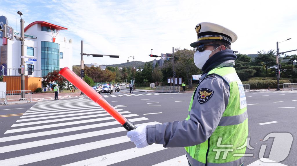 경주 'APEC 교통통제' 2일 정오 전면 해제…보문단지 등 정상화 : zum 뉴스