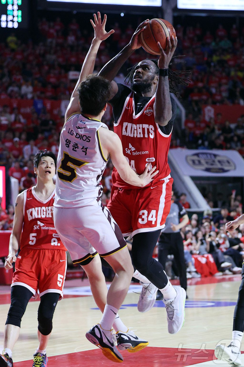 '워니 더블더블' SK, KCC에 76-68 승리…공동 7위 도약 : zum 뉴스