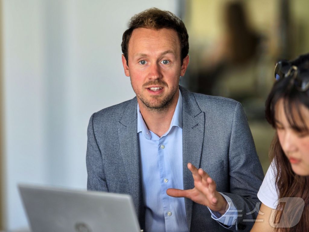 브라질서 발표된 韓 감축목표…RE100총괄 "긍정 신호…2030 달성 관건" : zum 뉴스