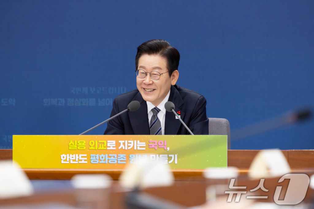 [단독] 李 "방만 운영" 지적에…외교부 '재외공관 추가 개소' 백지화 : zum 뉴스