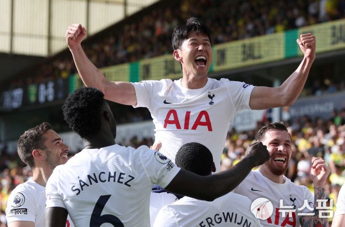 손흥민, 'PK 없는' 역대 10번째 EPL 득점왕…통산 100골까지 7골 남다 : zum 뉴스