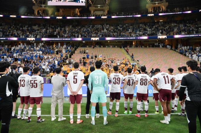 [ACLE] 이정효 악수 요청까지 거부한 헤수스…광주, 알힐랄에 0-7 완패 : zum 뉴스