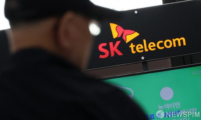 국방부, SKT 사태 관련 "장병 유심 교체, 부대별로 업체·대리점과 협조" : zum 뉴스