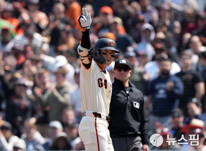 [MLB] 이정후, 역전승 물꼬 튼 적시타... 아차! 주루사 실책도 : zum 뉴스