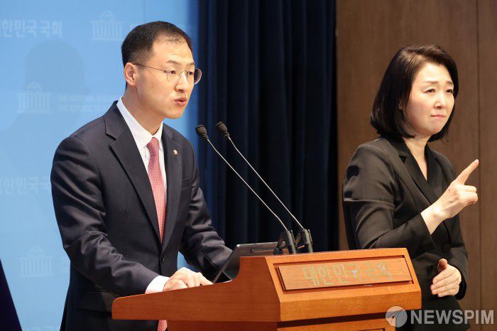 이재명 후보 지지 선언하는 김상욱 의원 : ZUM 뉴스