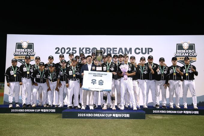 김인식의 연천 미라클, KBO 독립야구대회 우승…MVP는 두정민 : ZUM 뉴스