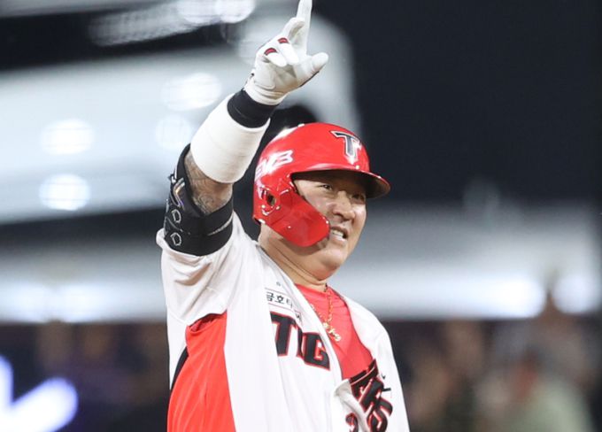 [프로야구] '나이를 잊은 활약'...KIA 최형우, KBO 최초 1700타점 돌파 : zum 뉴스