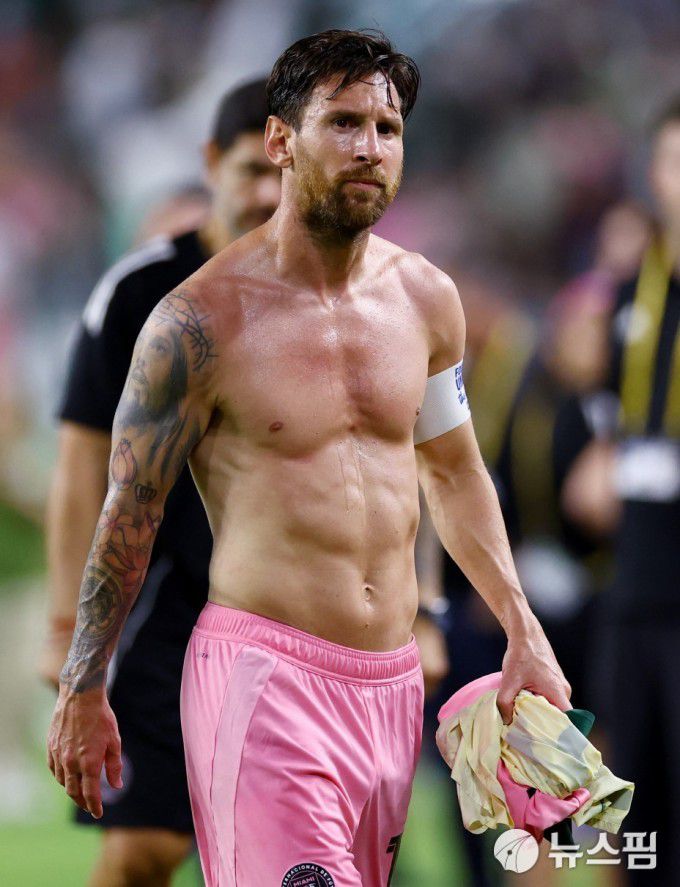 메시, 연봉 278억원 MLS 1위지만... 전 세계에선 중상위권 : zum 뉴스