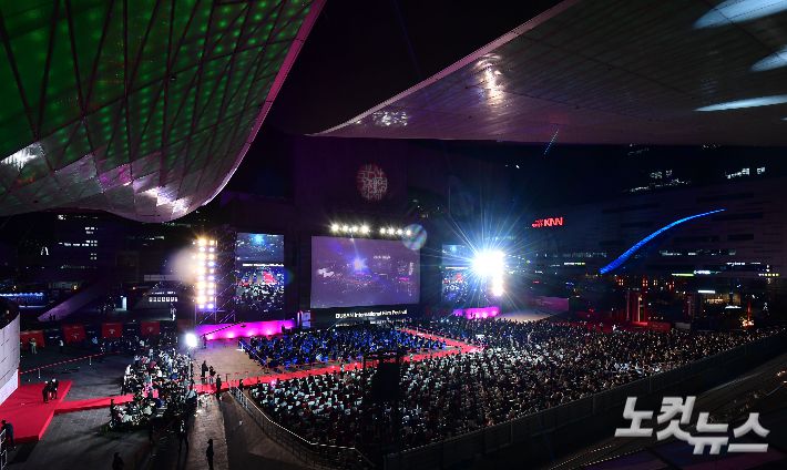 올해 30회 맞는 BIFF, 사상 첫 '경쟁부문' 도입 : zum 뉴스