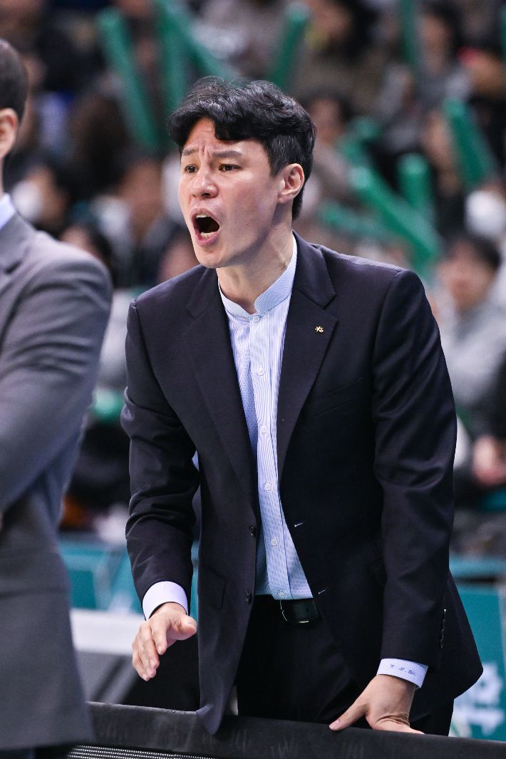 DB, WKBL 베테랑 코치 진경석 영입 "감독과 선수 가교 역할 기대" : zum 뉴스