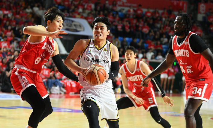 워니보다 타마요? 이변의 KBL 챔프전 첫 판, LG가 더 강했다 : ZUM 뉴스