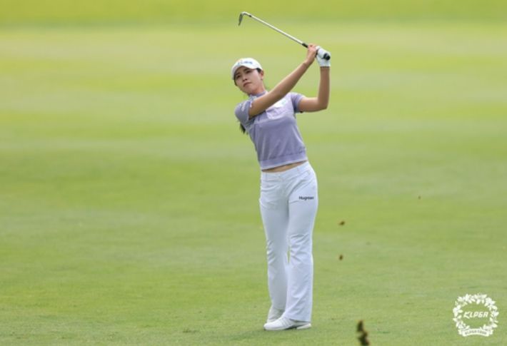 이가영, 연장전 끝에 KLPGA 셀트리온 퀸즈 마스터즈 우승 : ZUM 뉴스