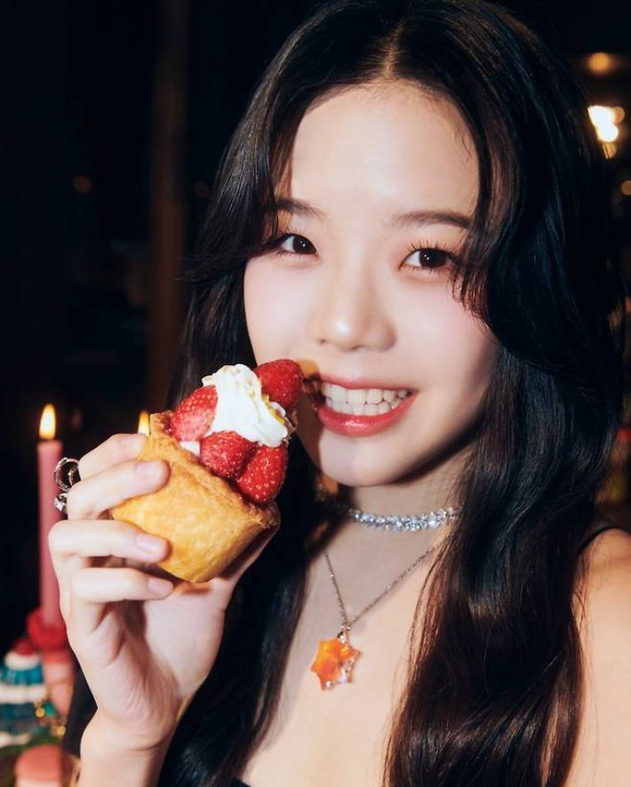 JYP 한미 합작 걸그룹 비춰 멤버 케일리 탈퇴…"상호 합의" : zum 뉴스