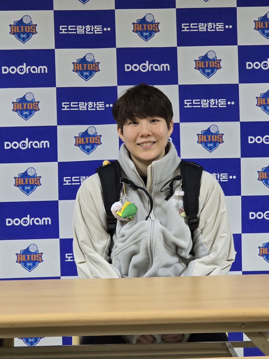 후반기 첫 연승에 모처럼 ‘활짝’ 웃은 IBK 이소영 “통증은 이제 거의 없어요. 부상 재발 두려움은 안고 가며 이겨낼게요” : zum 뉴스