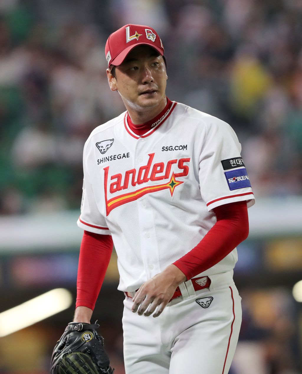 4년 151억원 계약 마지막 해 맞는 SSG 김광현, 30억 연봉으로 2025 KBO리그 ‘연봉킹’…KIA 김도영은 400% 인상률로 이 부문 1위 : zum 뉴스