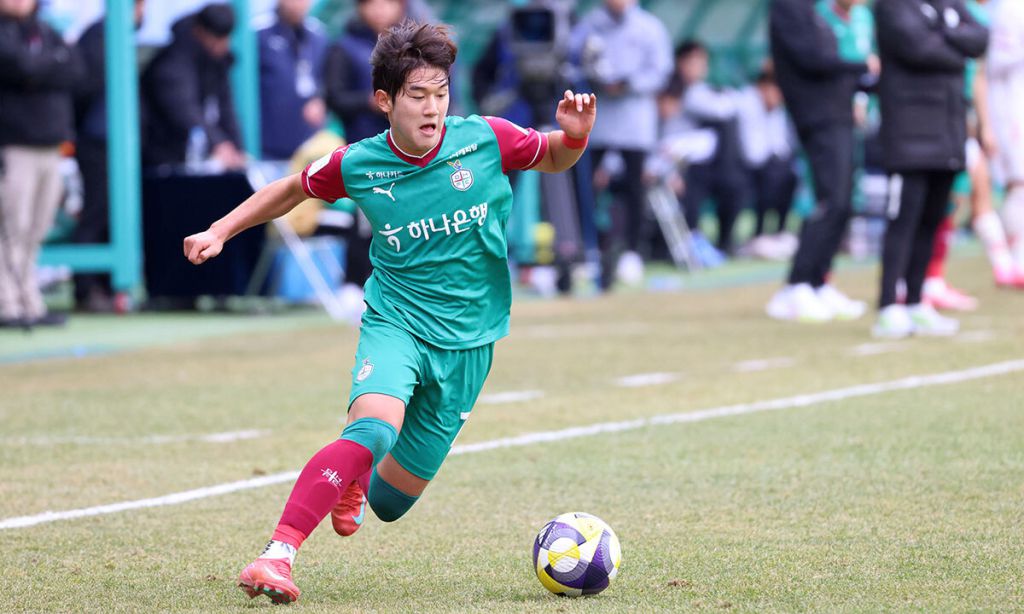 “호텔급 EPL 시설에 깜짝… 홀린 듯 사인” : zum 뉴스