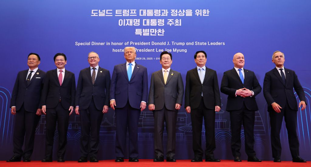[2025 경주 APEC] 李대통령 특별만찬 계기로… 캐나다 총리, 트럼프에 ‘관세비판 광고’ 사과 : zum 뉴스