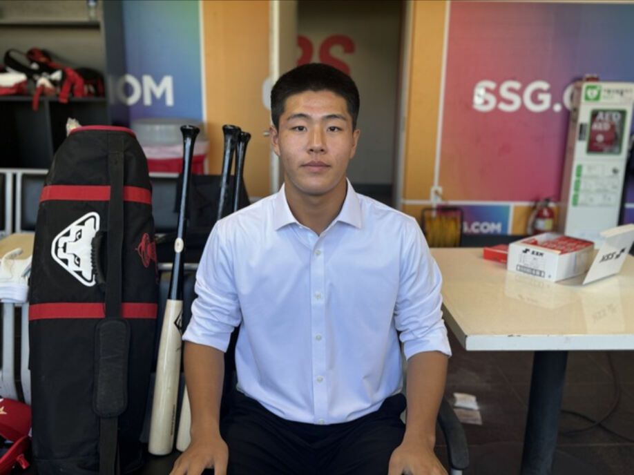 SSG 피치컴에 숨겨진 ‘정신 차려’ 버튼, 1R 신인 포수는 과연? 이율예 “과감하게 예의 있게” : zum 뉴스