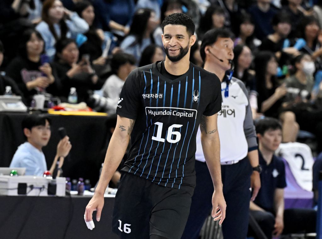 7번째 시즌·3번째 구단… 여전히 뜨거웠던 레오! 챔프전 세 번째 MVP : zum 뉴스