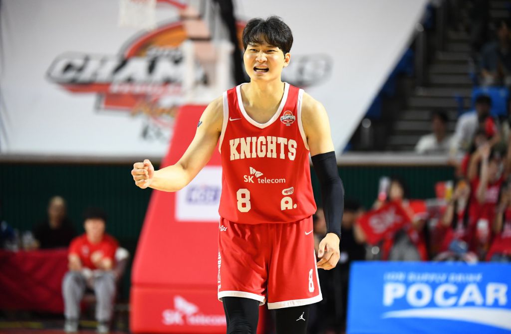 ‘MVP 집토끼 잔류’ SK, FA 안영준과 동행 계속… 가드 빈자리 김낙현 합류 : zum 뉴스
