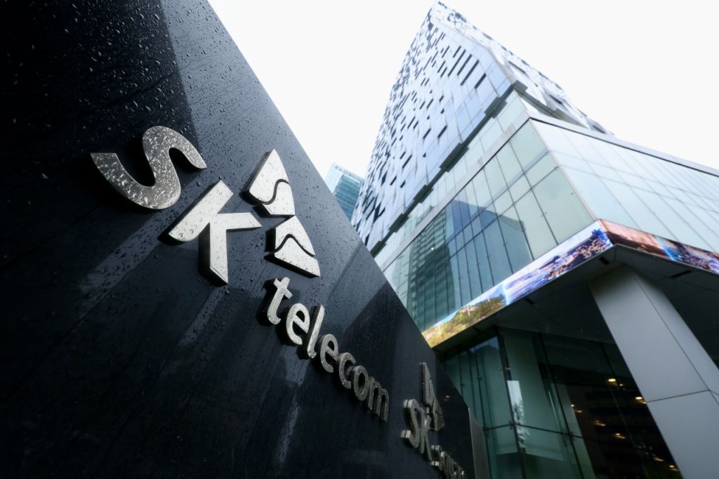 유심(USIM)정보 침해 SKT…정부·회사 대응에도 가입자 불안 여전 : zum 뉴스