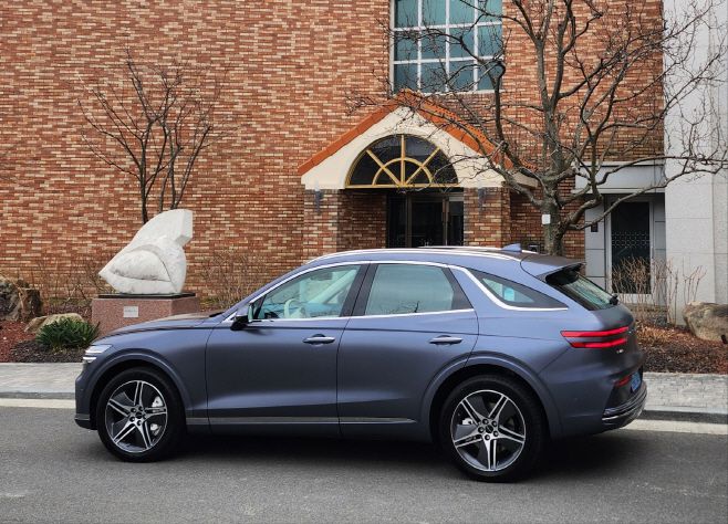 [시승기] COZY한 럭셔리 SUV '제네시스 GV70 EV' : ZUM 뉴스