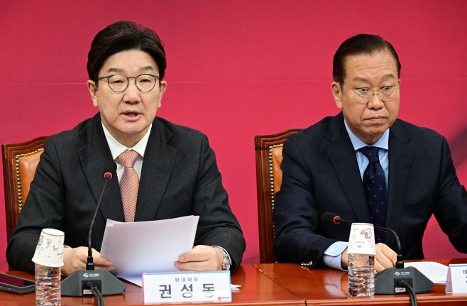 권영세, SKT 해킹 사태에 "문 닫아도 이상하지 않아…최악 중 최악" : zum 뉴스