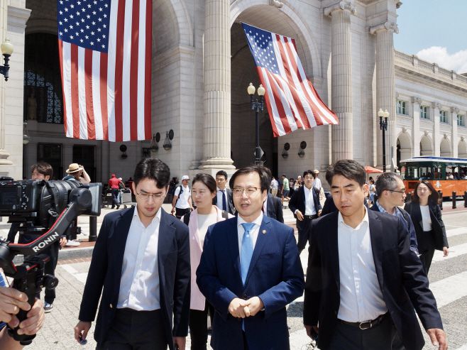 1주일만 방미 여한구 통상본부장-USTR 대표, 상호관세 유예 연장 논의 : zum 뉴스