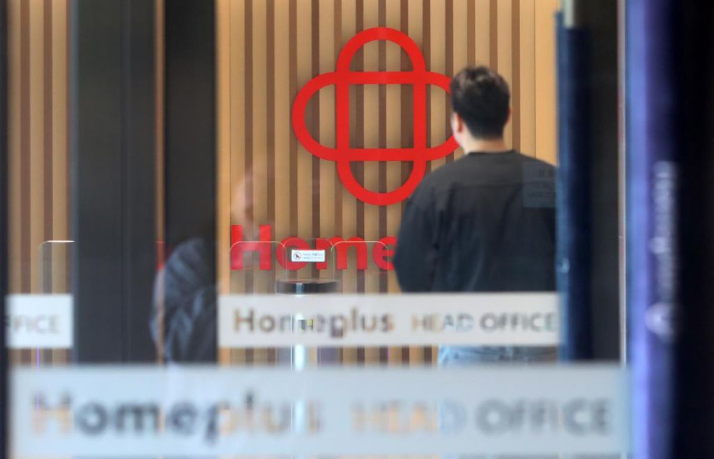 檢, MBK 김병주 집-홈플러스 압수수색… 기업회생절차 준비 숨긴채 채권 발행 의심 : ZUM 뉴스