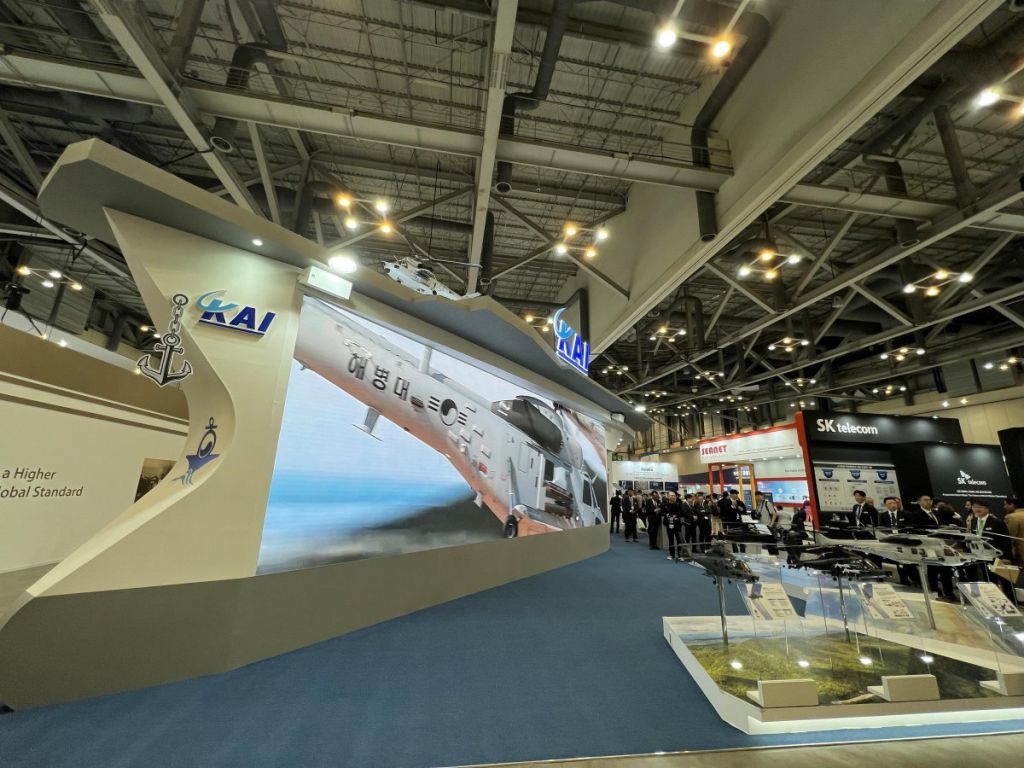 KAI, 2025 MADEX서 상륙공격헬기·소해헬기 선보여…해군 미래전투체계 청사진 제시 : zum 뉴스