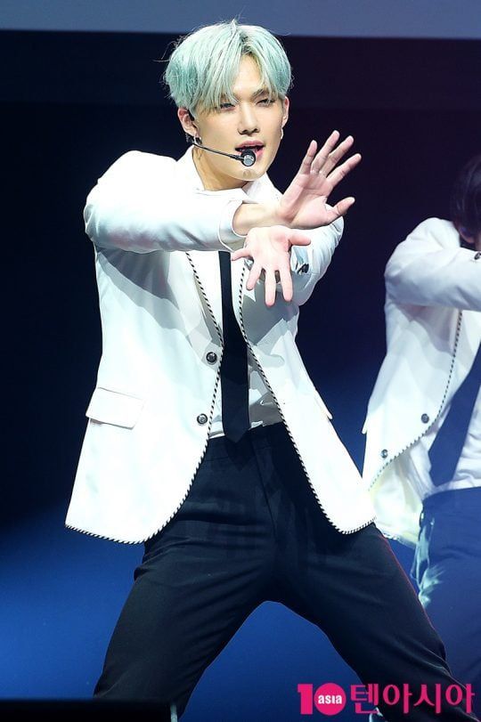 [공식] '배진영 탈퇴' CIX 승훈, 안정환 손잡는다…JTBC '뭉쳐야 찬다4' 합류 : zum 뉴스