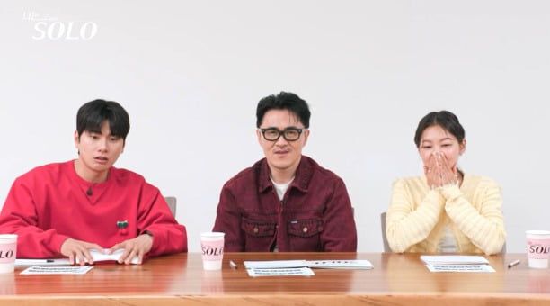 "이건 좀 아닌 듯"…초고속 스킨십 사태, '나는솔로' 3MC '입틀막' : ZUM 뉴스