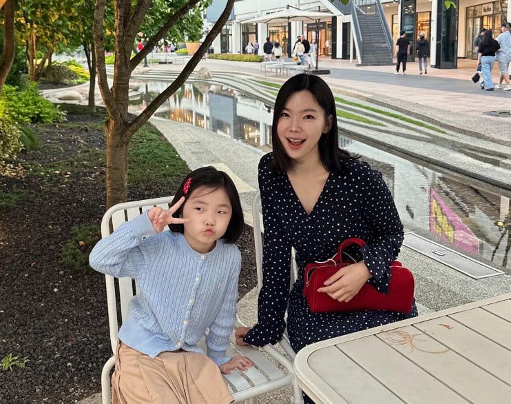 '윤남기♥' 이다은, 21kg 감량 후 긴 머리 '싹둑'…딸과 나이차 좁혔다 : zum 뉴스