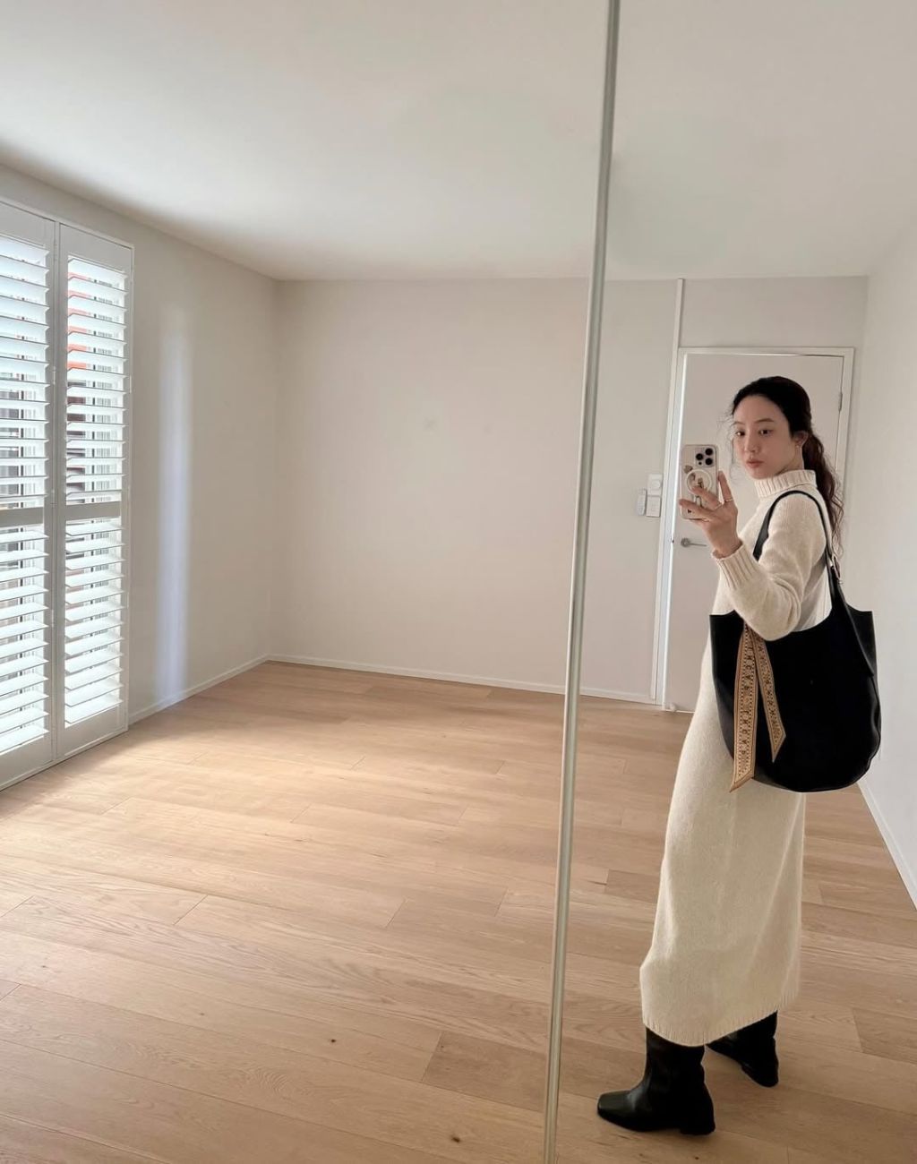 '44세' 정려원, 166cm 47kg 뼈말라 스펙에 부러움↑…'모든 옷 소화 가능' : zum 뉴스