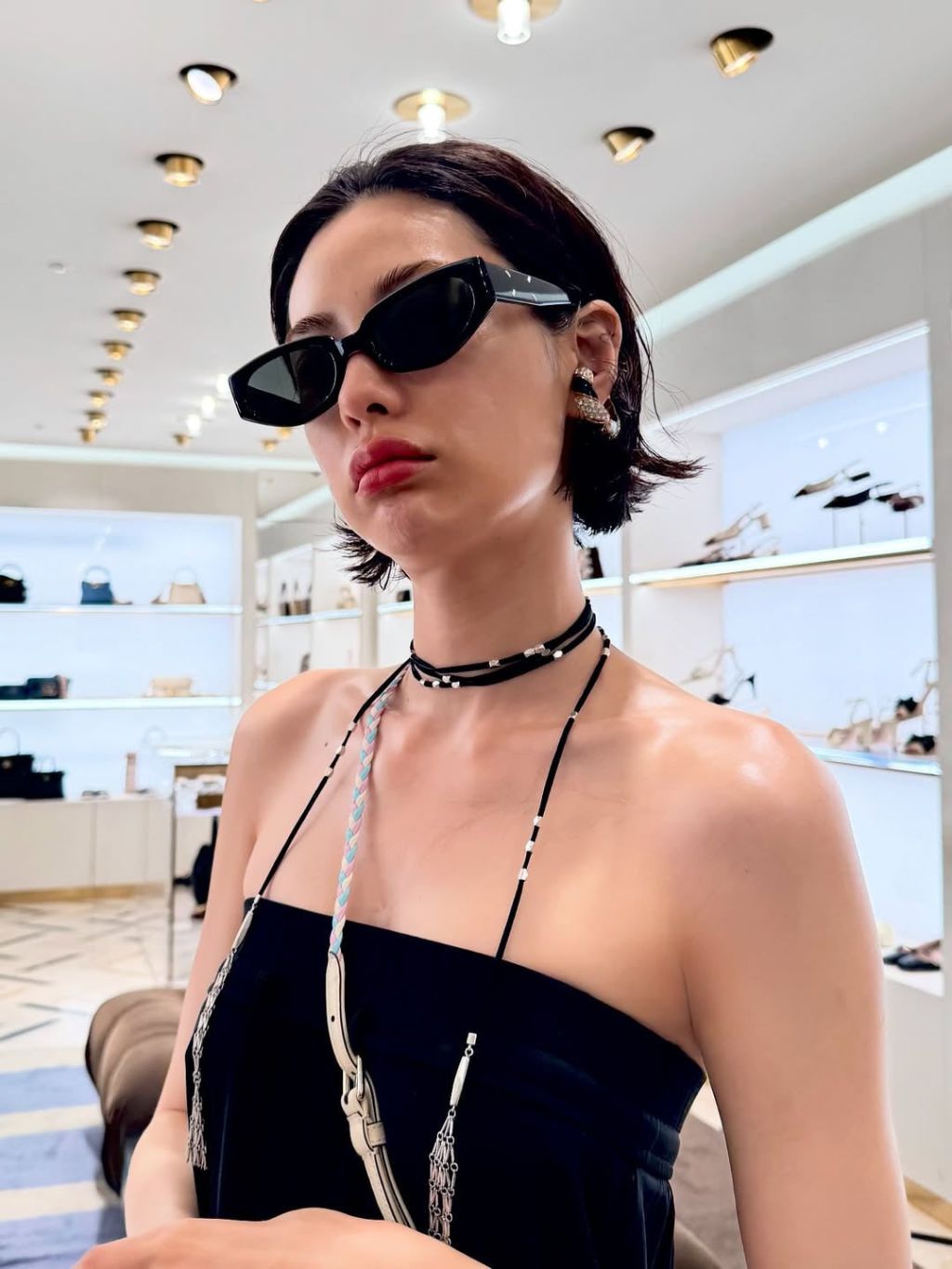 '171cm 48kg' 나나, 모델 피지컬에 화끈한 의상…섹시 끝판왕 : zum 뉴스