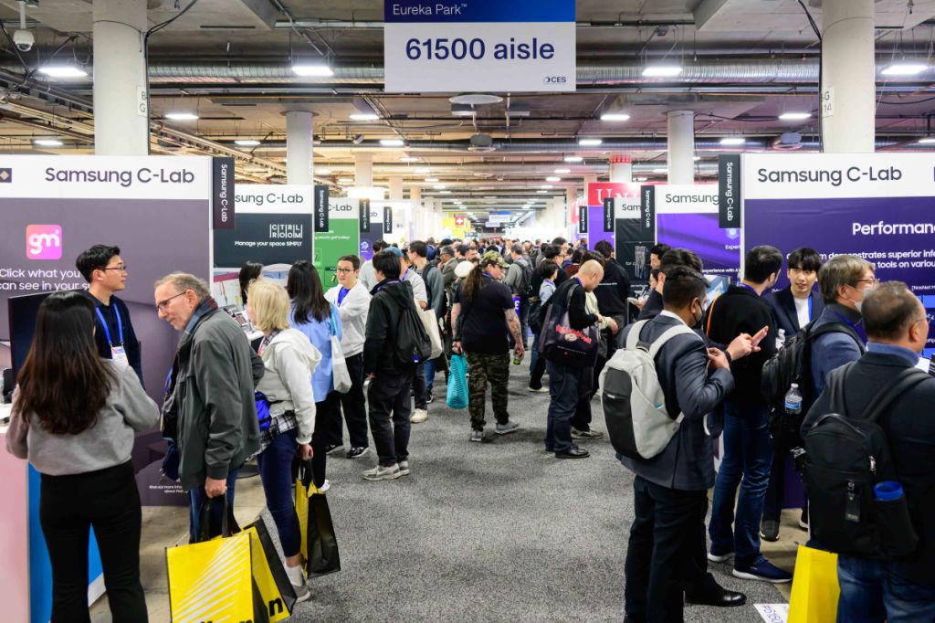 삼성전자의 혁신 스타트업 한마당…CES 2025 'C랩 전시관'을 가다 [CES 2025] : zum 뉴스