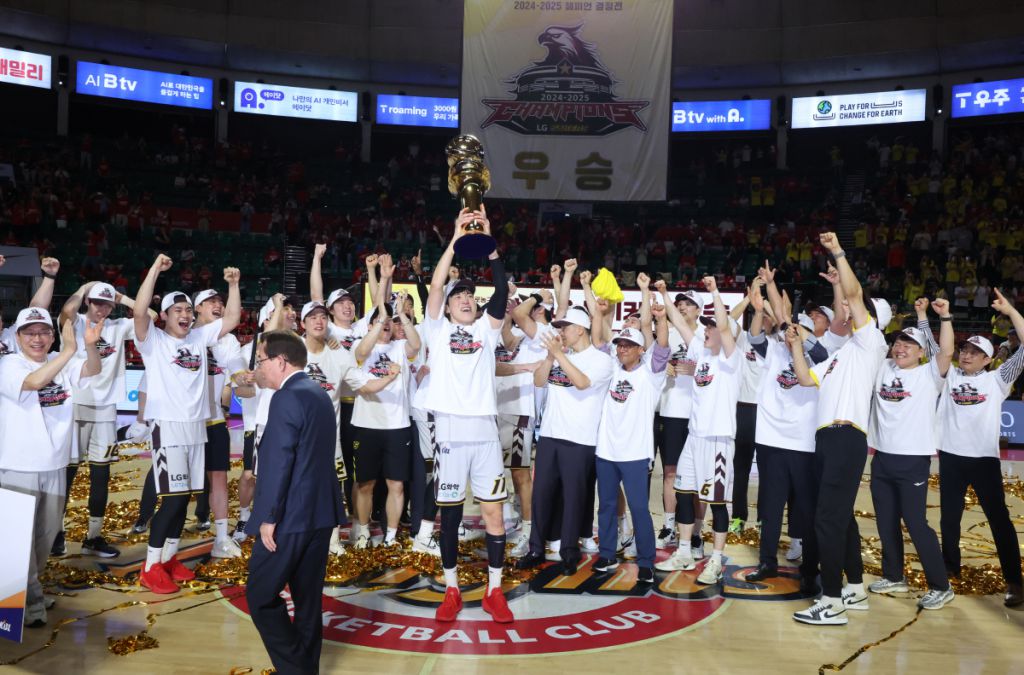 프로농구 LG, 창단 28년 만에 첫 우승…39세 베테랑 허일영 MVP : ZUM 뉴스