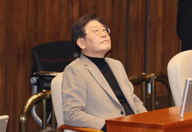 ARS 여론조사, 민주당 49.8%, 국민의힘 36.3% : zum 뉴스