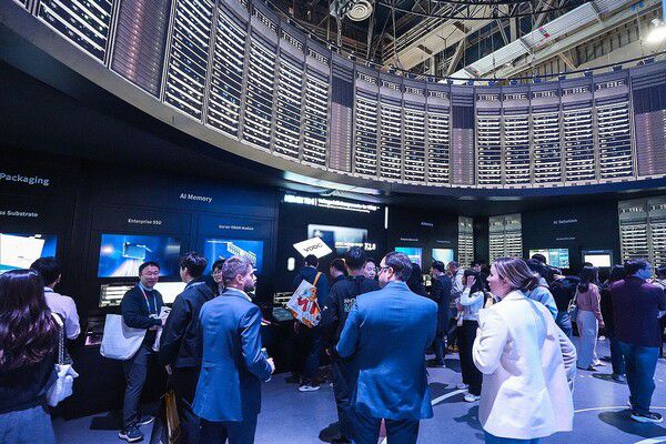 SK하이닉스, eSSD '완전체'로 데이터센터 시장 공략 가속 : ZUM 뉴스