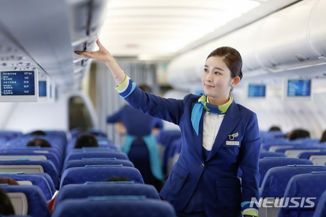 LCC 에어부산 승무원 노조…'1인 1실' 강조한 이유는? : ZUM 뉴스