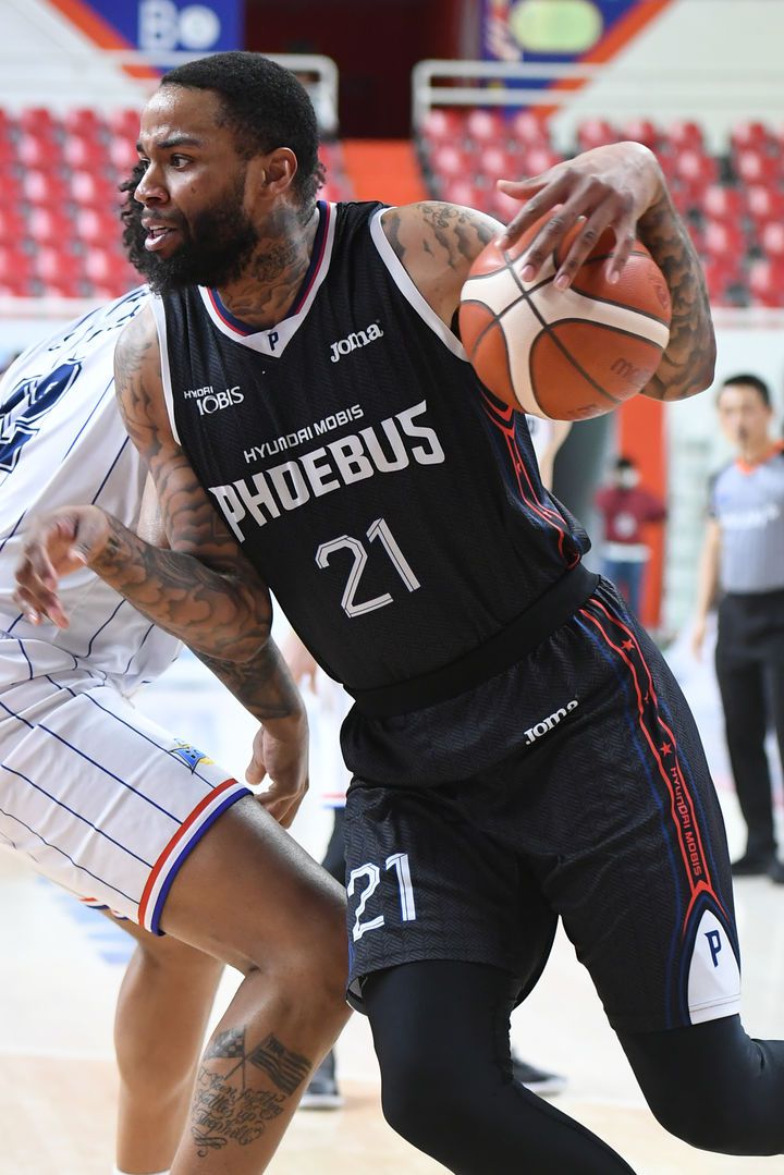 프로농구 현대모비스, KCC 꺾고 연패 탈출…2위 LG와 0.5경기 차 : ZUM 뉴스