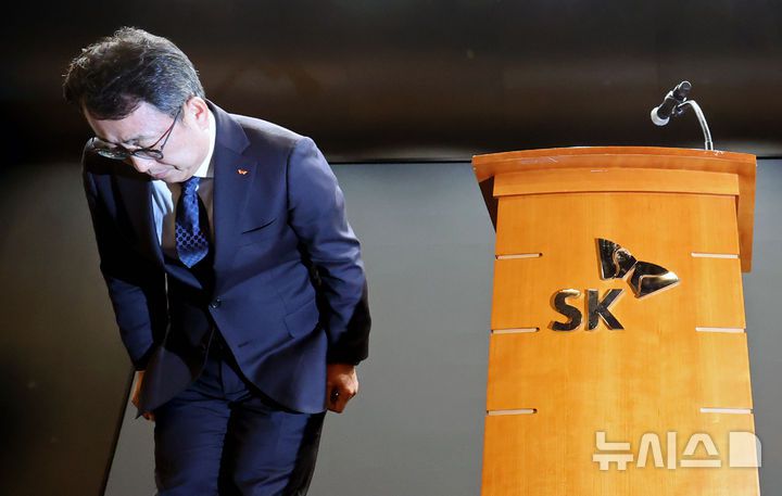 SKT, 해킹사고 사흘 만에 "가입자 전원 유심 무상교체"…유영상 "진심으로 사과"(종합) : zum 뉴스