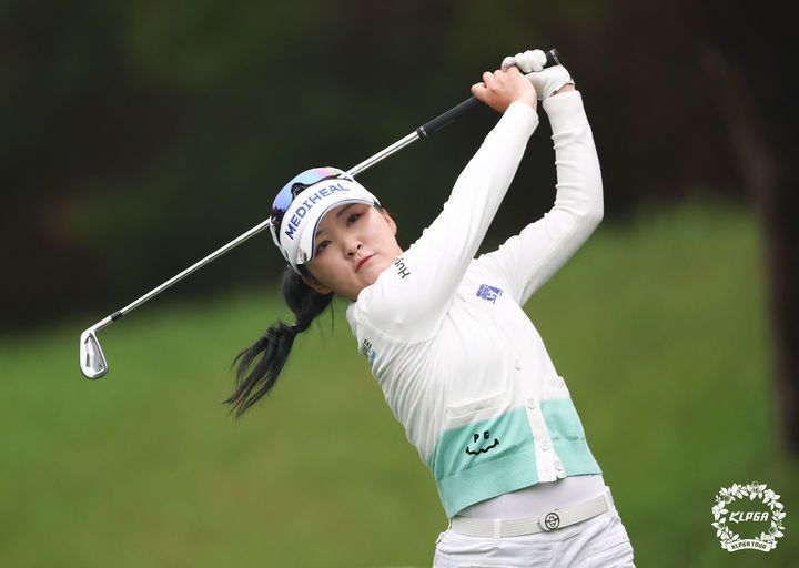 '11언더파' 이예원, KLPGA투어 NH투자증권 이틀 연속 선두 : ZUM 뉴스