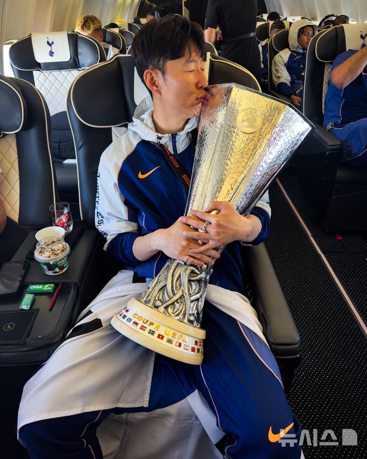 UEFA, UEL 우승 후 메달 못 받은 손흥민에게 "진심으로 사과" : ZUM 뉴스