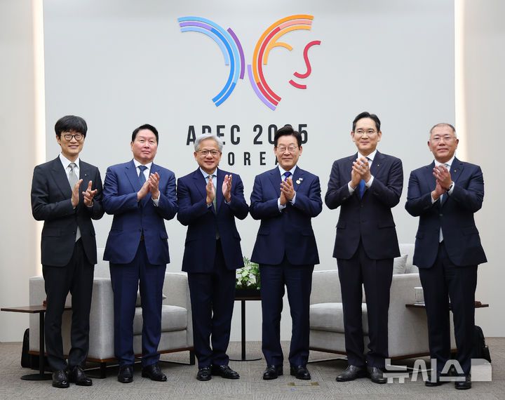 AI업계, GPU 대량 확보에…"정부·기업 '원팀', 글로벌 AI리더십 멋진 첫 걸음" : zum 뉴스