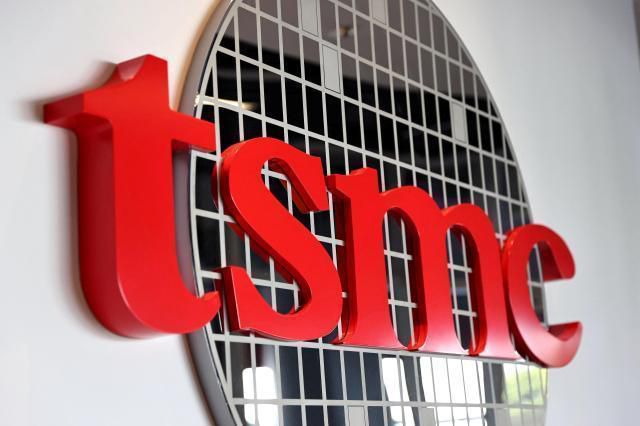 TSMC, 화웨이에 AI칩 간접 공급 혐의…"벌금 1조4800억 낼수도" : ZUM 뉴스